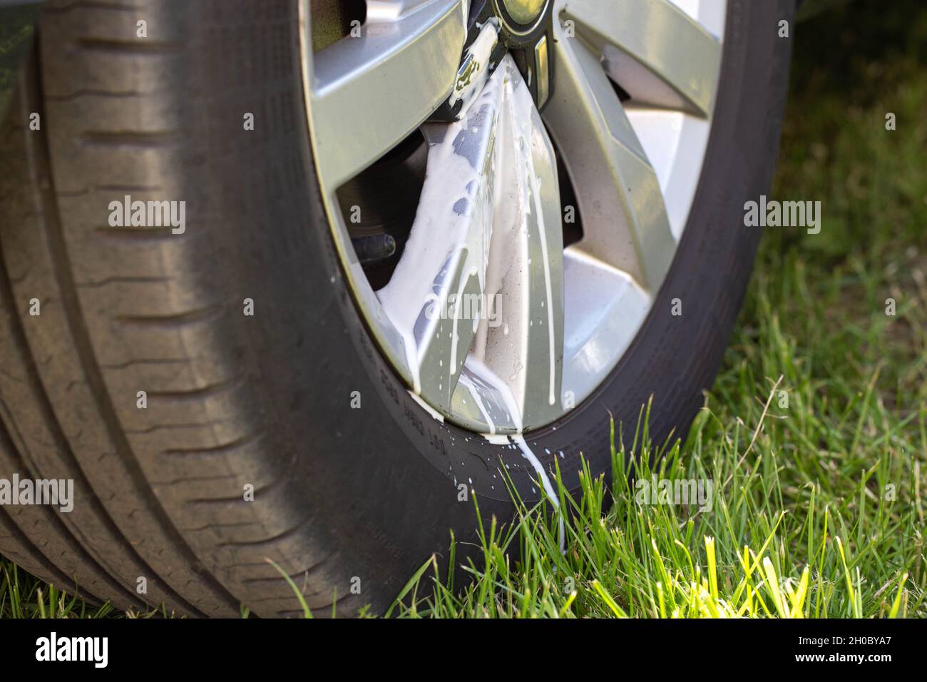 Car rim cleaner hi-res stock photography and images - Alamy