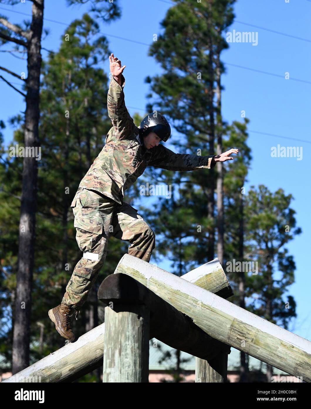 A Special Forces candidate at the U.S. Army John F. Kennedy Special ...