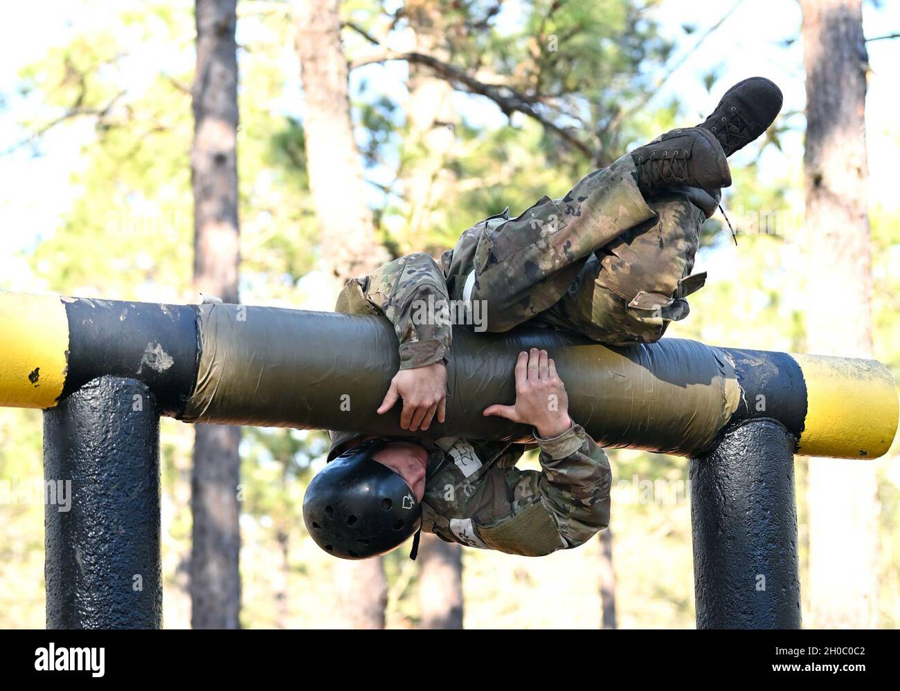 A Special Forces candidate at the U.S. Army John F. Kennedy Special ...
