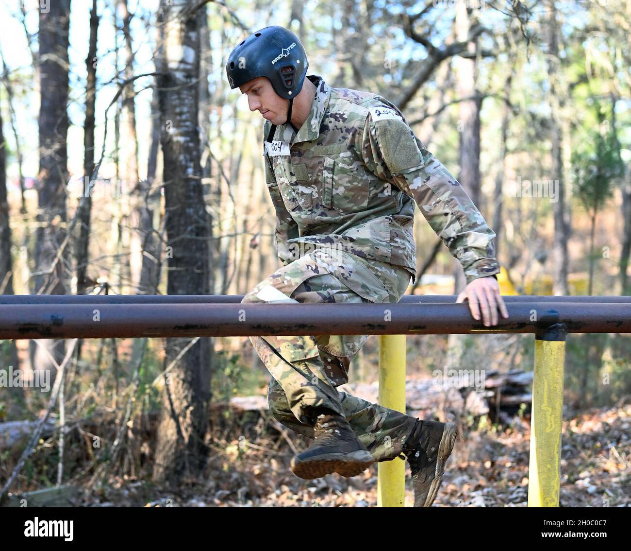 A Special Forces candidate at the U.S. Army John F. Kennedy Special ...