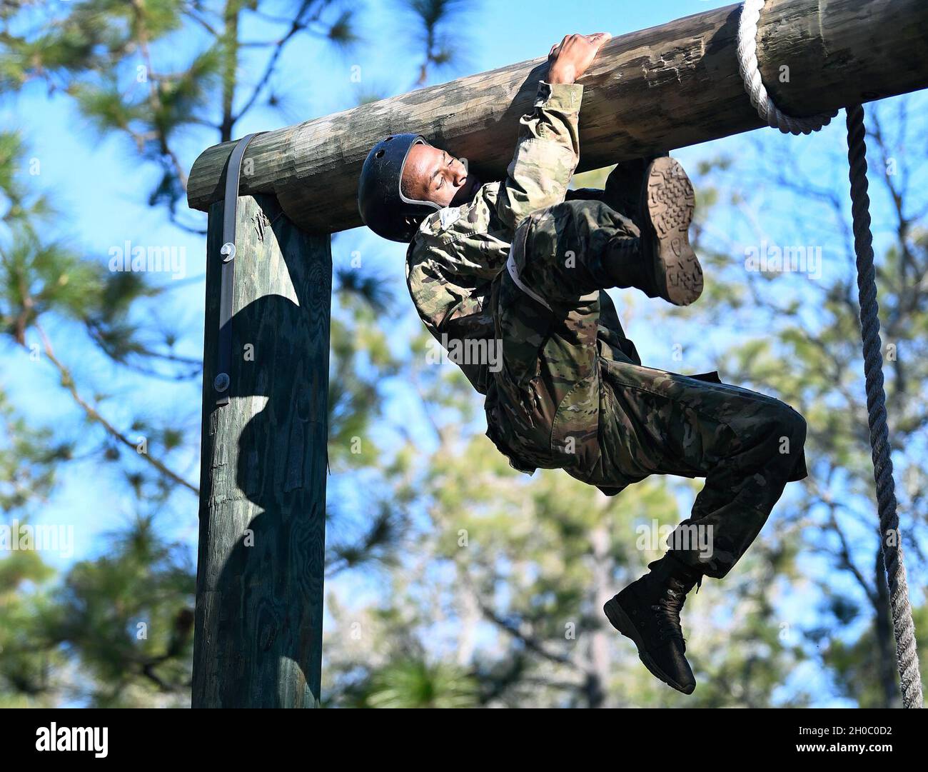 A Special Forces candidate at the U.S. Army John F. Kennedy Special ...