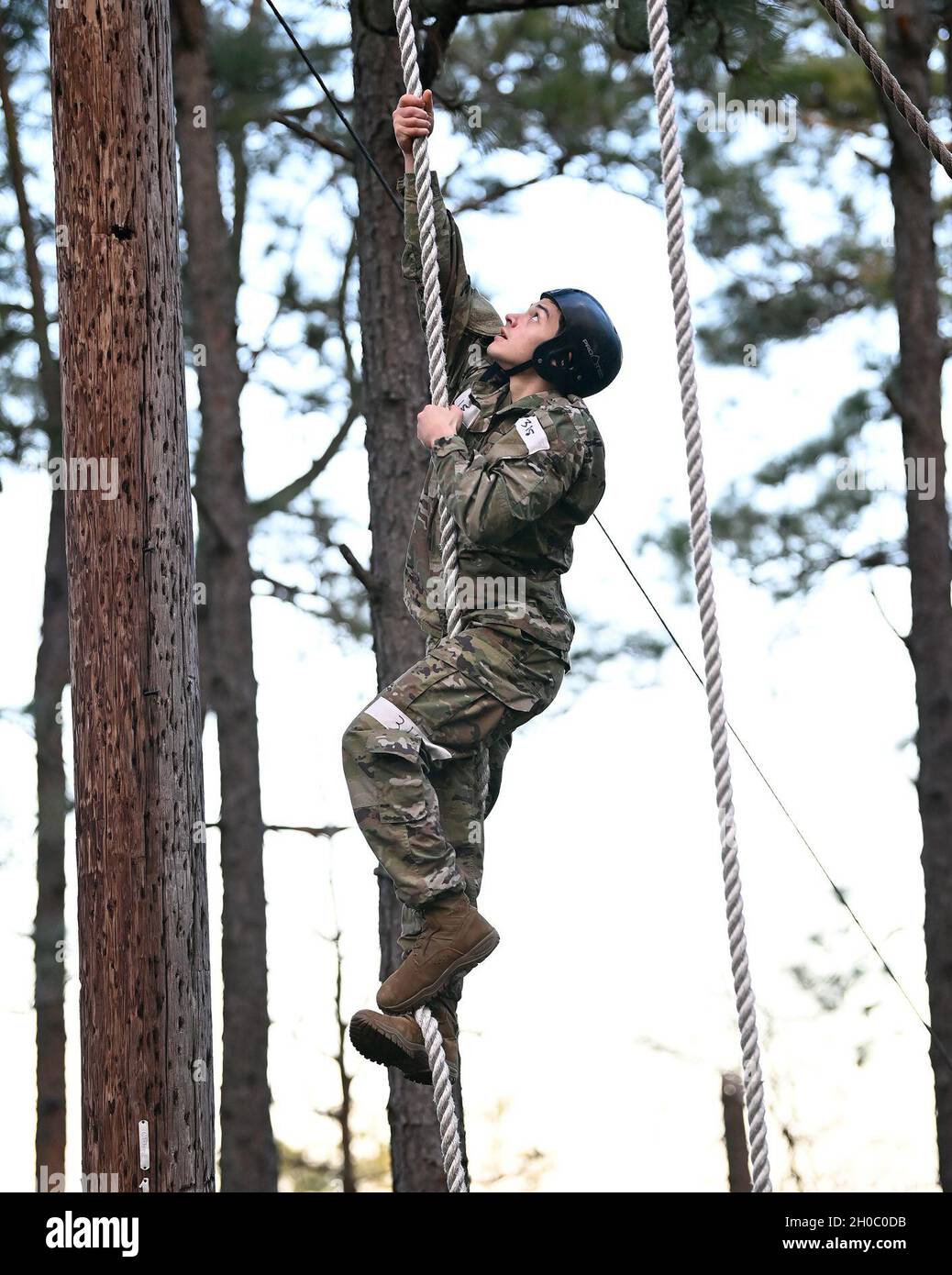 A Special Forces candidate at the U.S. Army John F. Kennedy Special ...