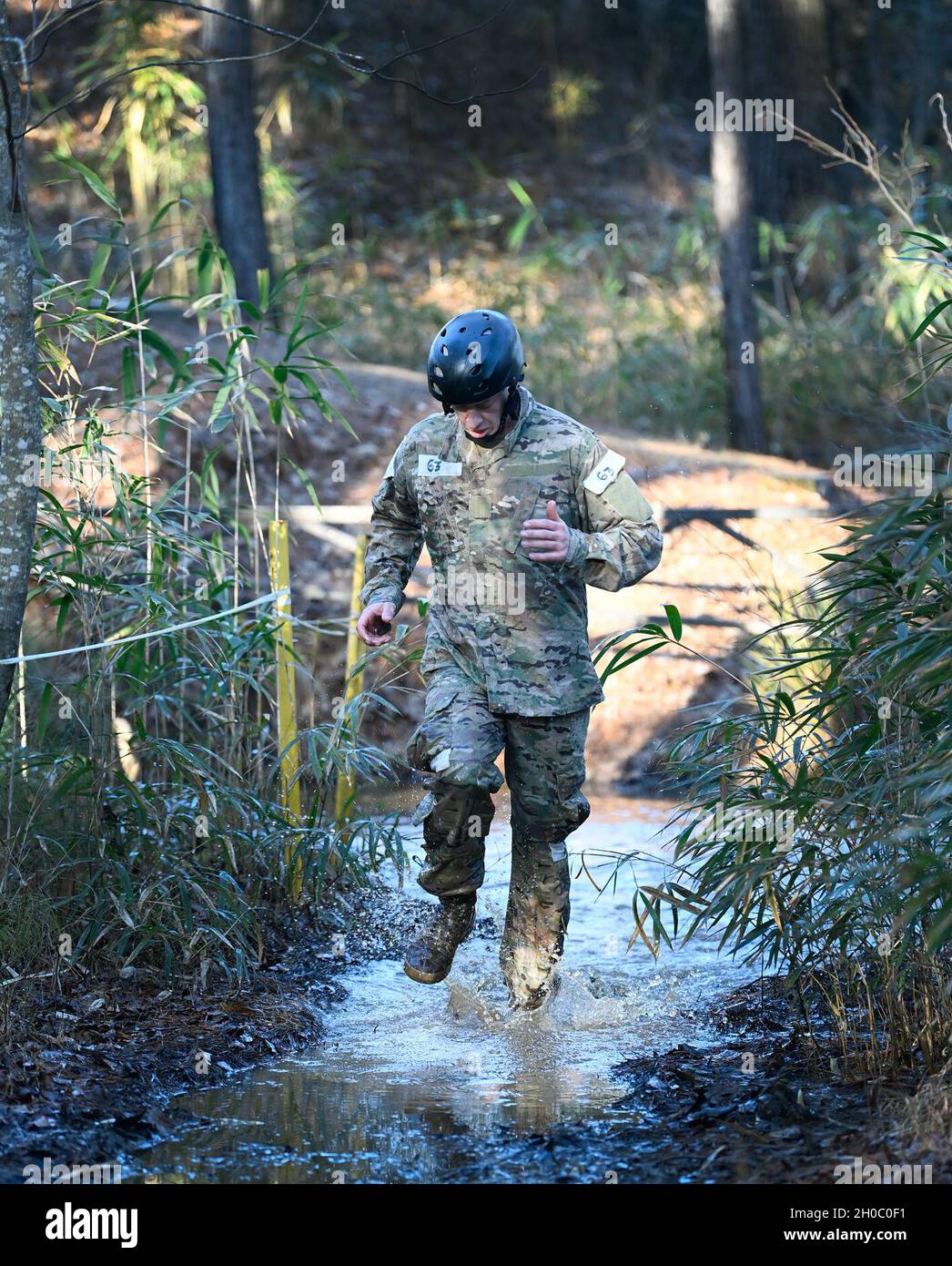 A Special Forces candidate at the U.S. Army John F. Kennedy Special ...