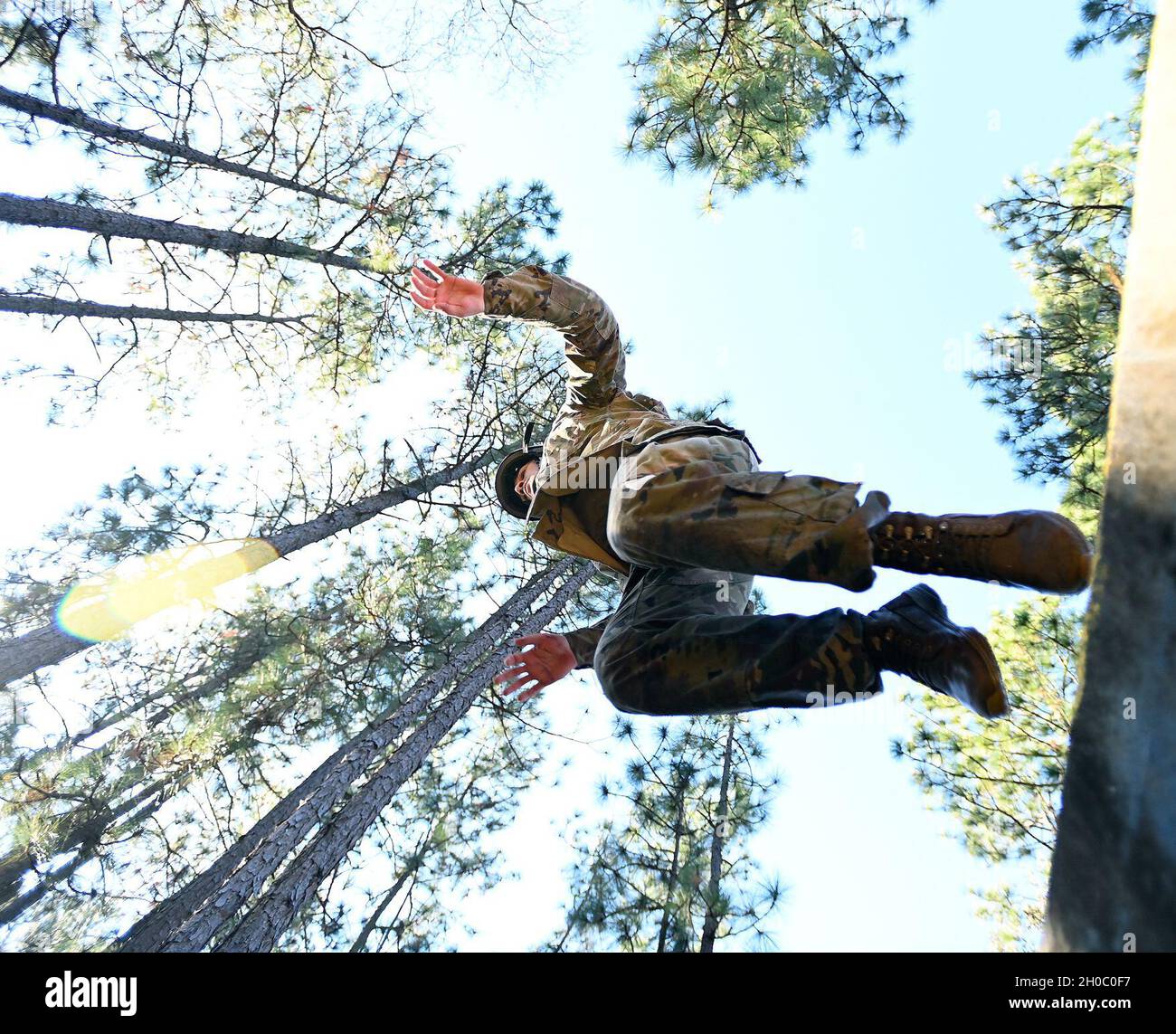A Special Forces candidate at the U.S. Army John F. Kennedy Special ...