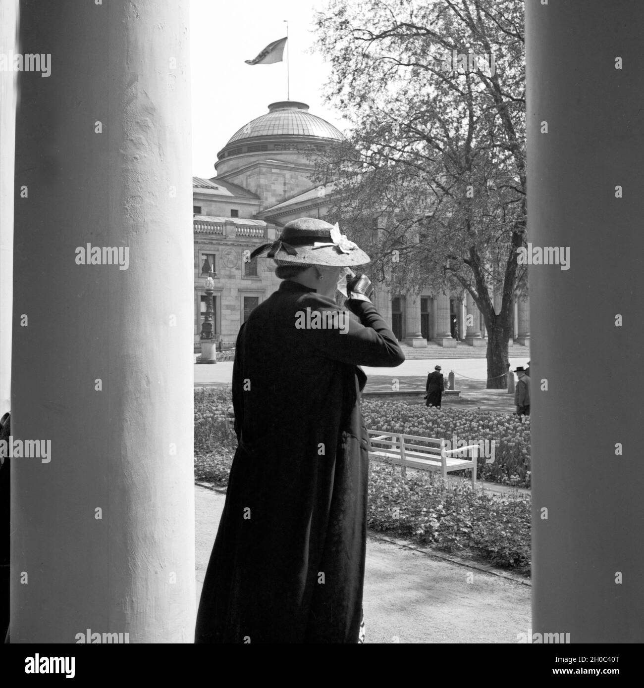 Frau im wasser Black and White Stock Photos & Images - Alamy