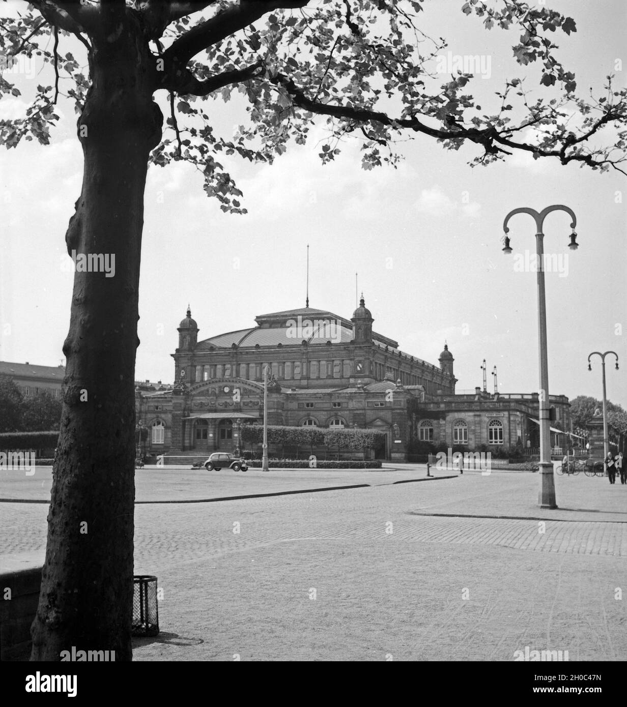 Die stadthalle am rheinufer in mainz hi-res stock photography and ...
