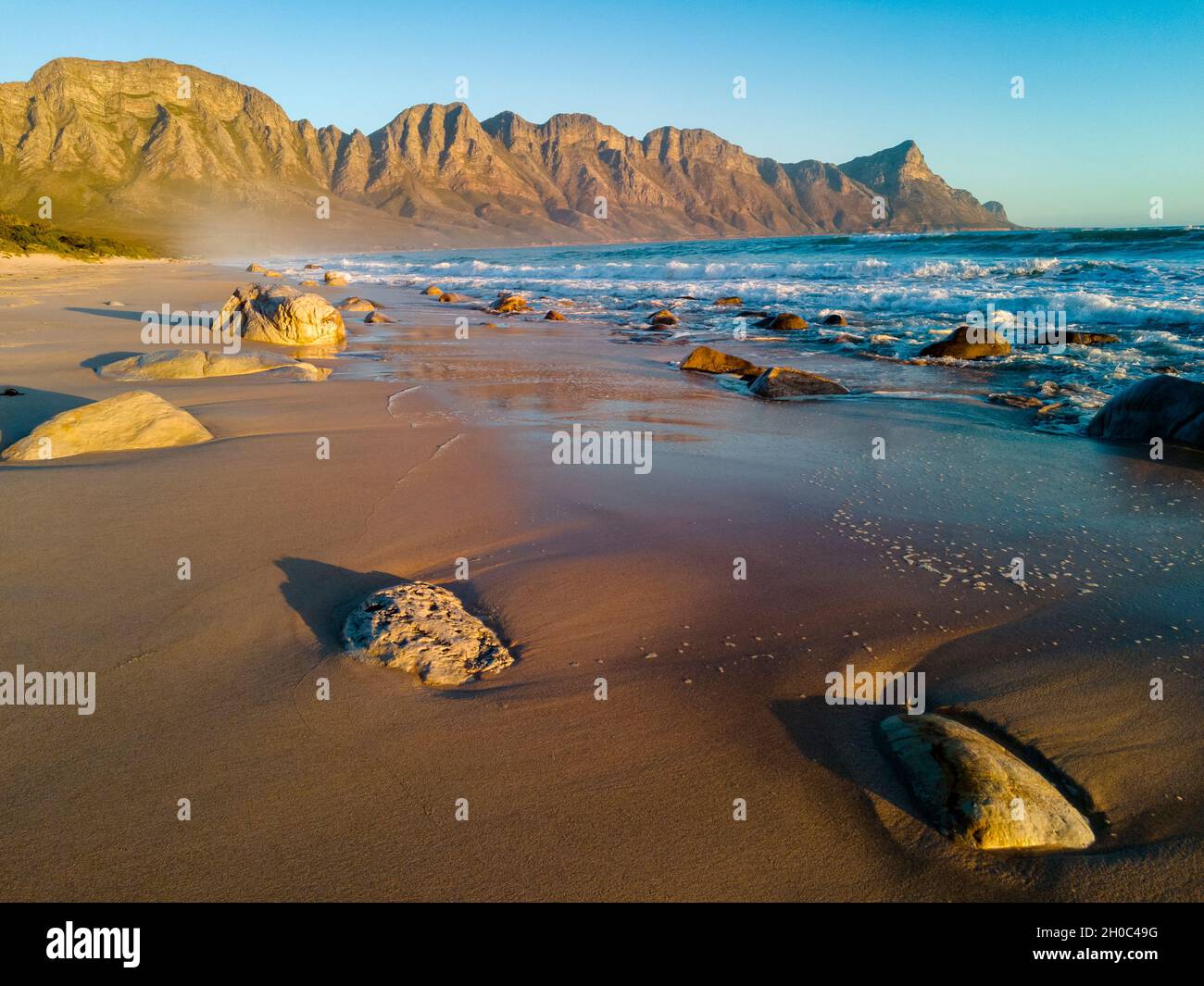 View of the Kogelberg Mountains from Kogelberg beach along Clarence ...