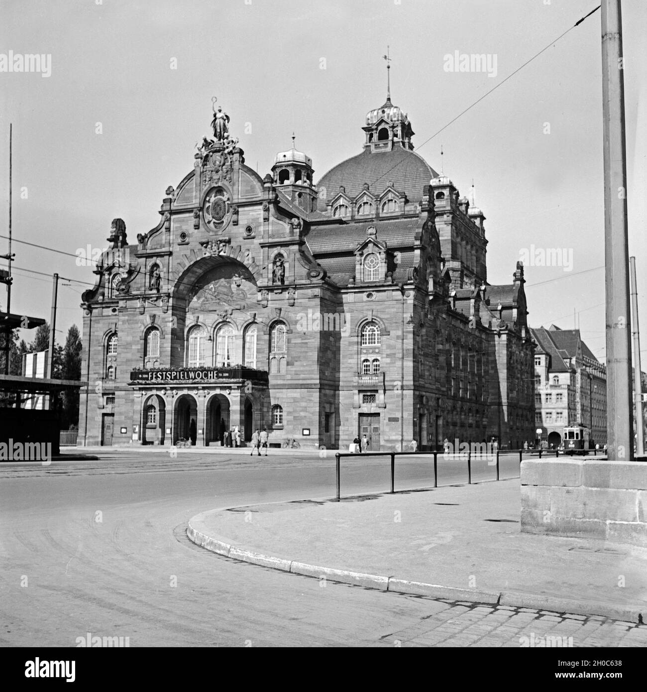 Das opernhaus in nurnberg hi-res stock photography and images - Alamy