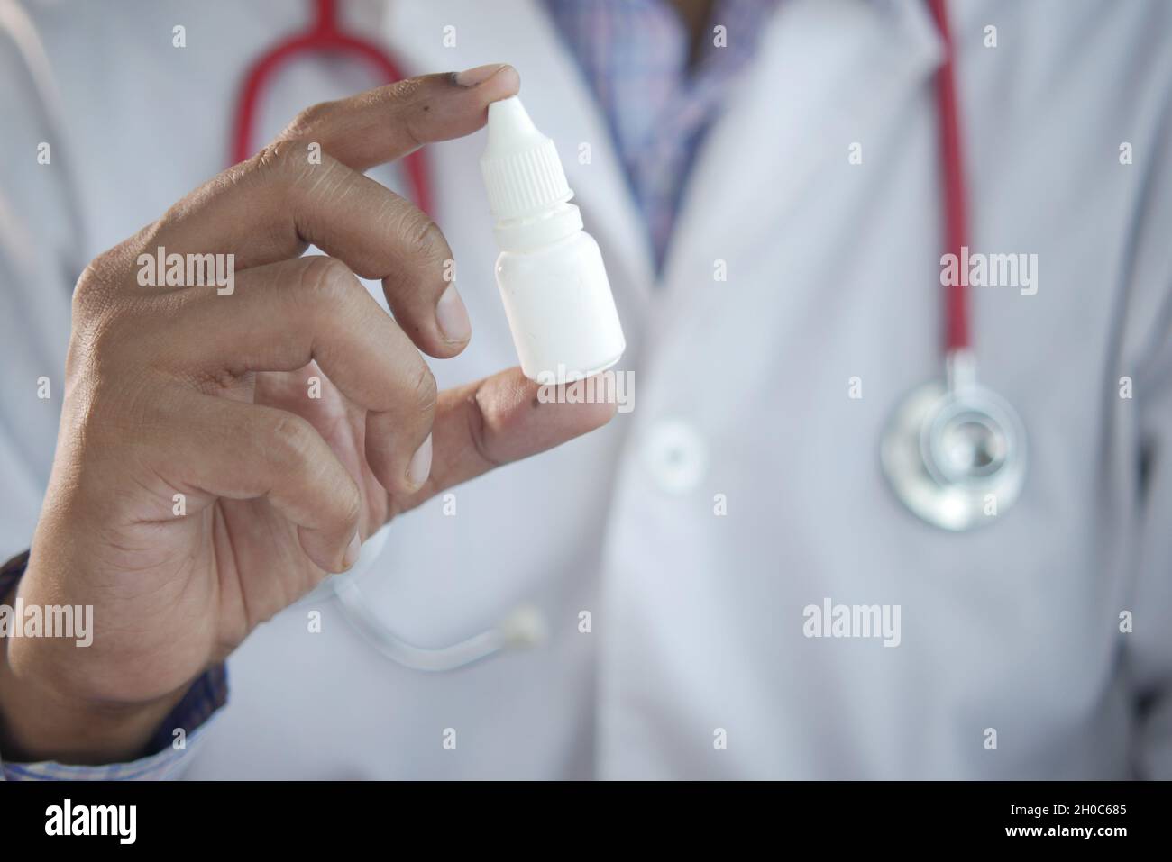 Doctor eye drop hi-res stock photography and images - Alamy