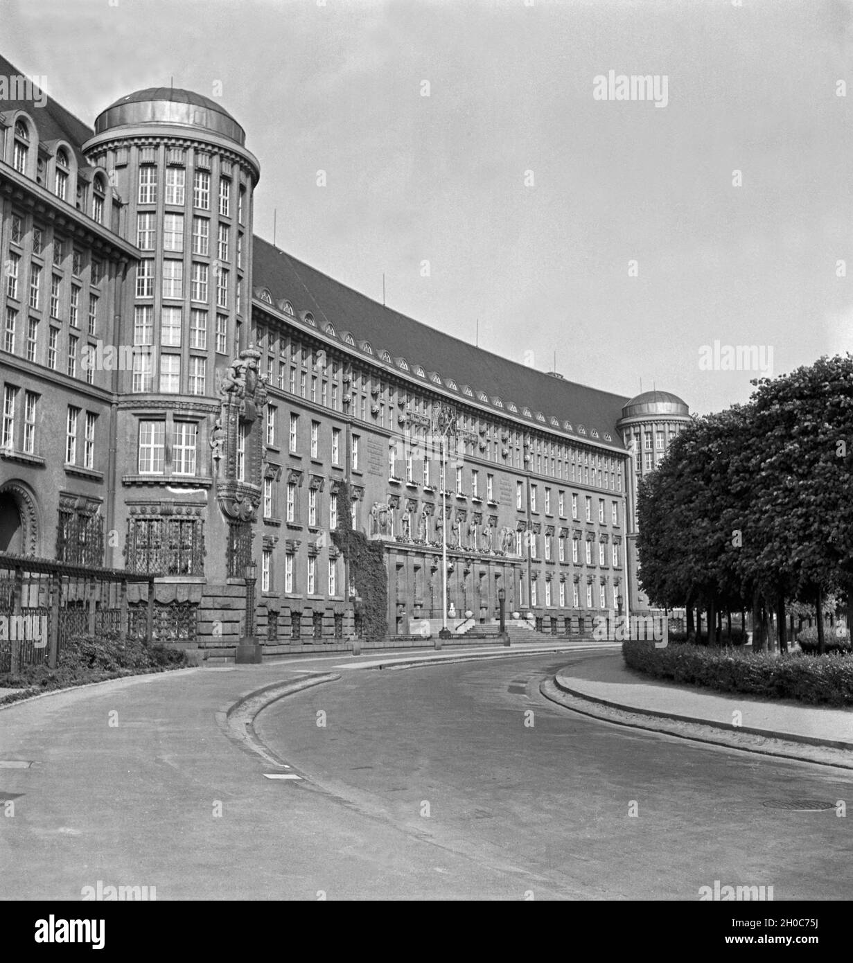 Das Gebäude der Deutschen Nationalbibliothek in Leipzig, Deutschland ...