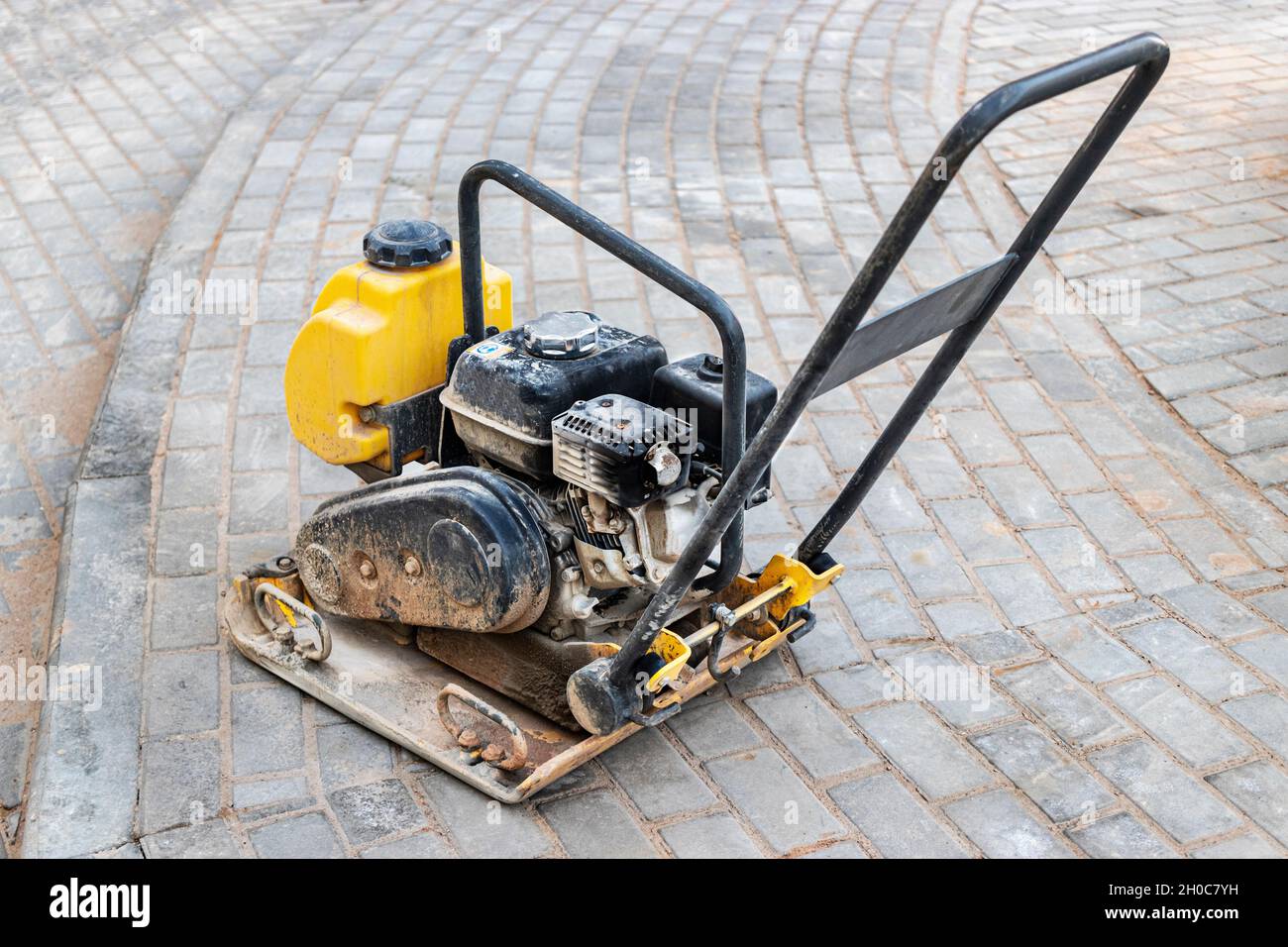 Vibrating Plate High Resolution Stock Photography and Images - Alamy