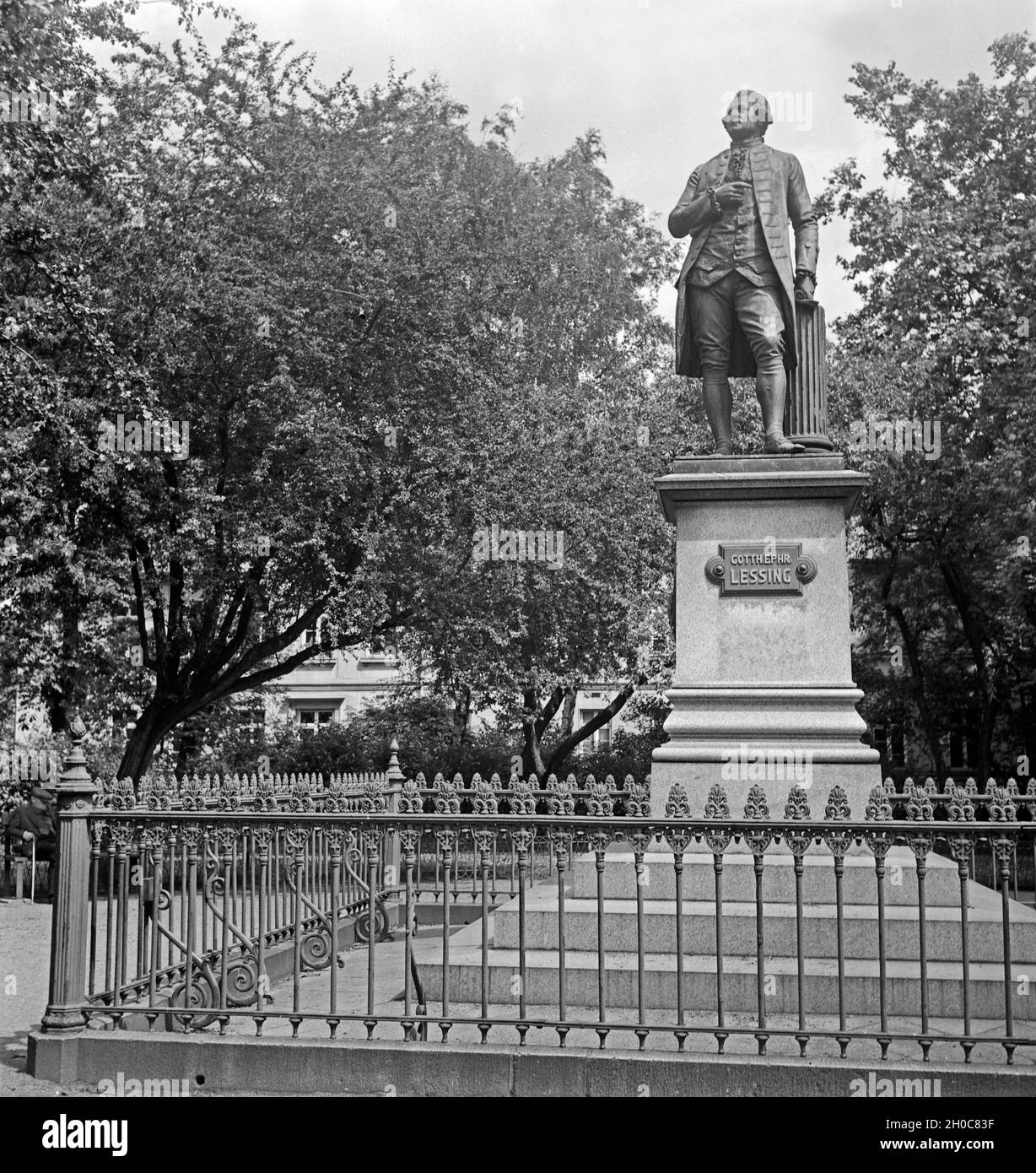 Monument gotthold ephraim lessing Black and White Stock Photos & Images ...