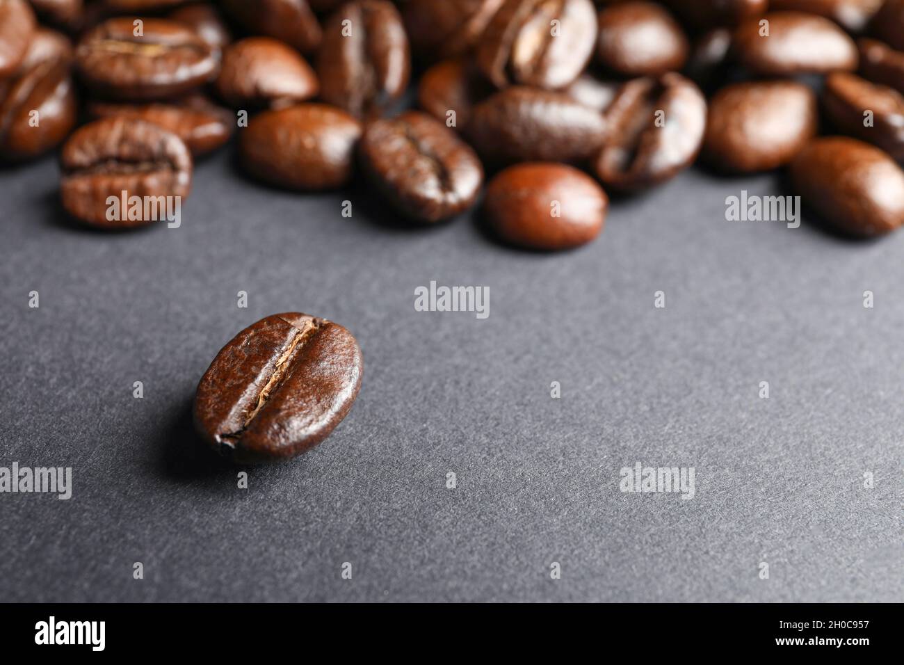 Roasted coffee beans on grey background, closeup Stock Photo - Alamy