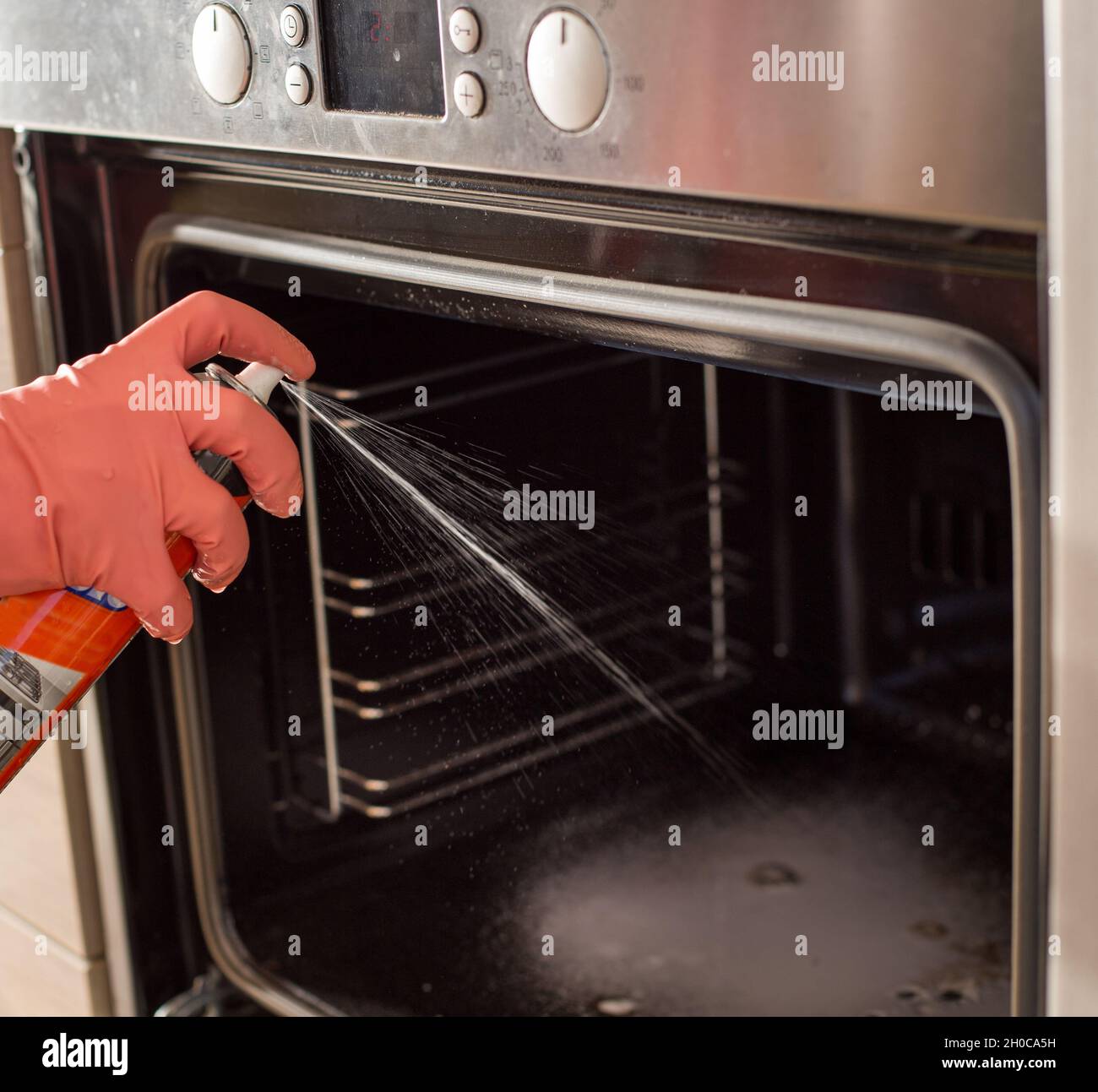 Oven cleaner detergent hi-res stock photography and images - Alamy