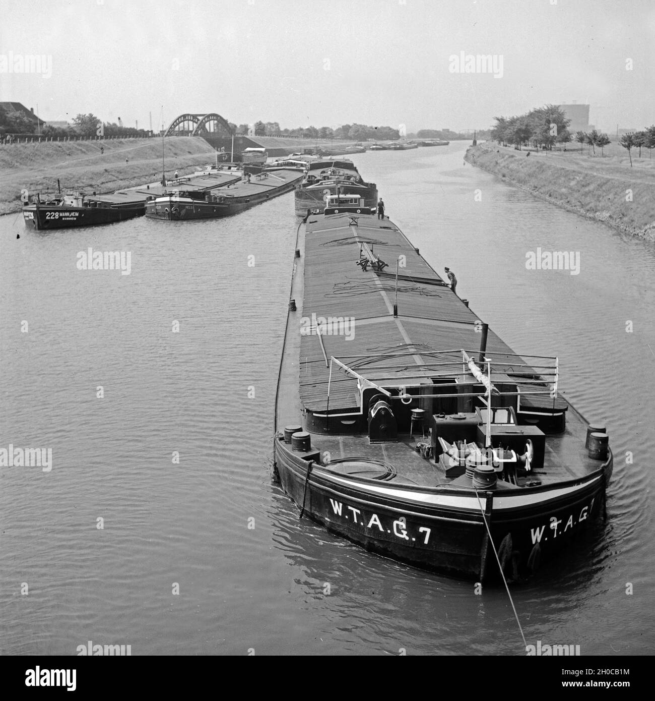 Frachtschiff im Hafen von Gelsenkirchen, Deutschland 1930er Jahre ...