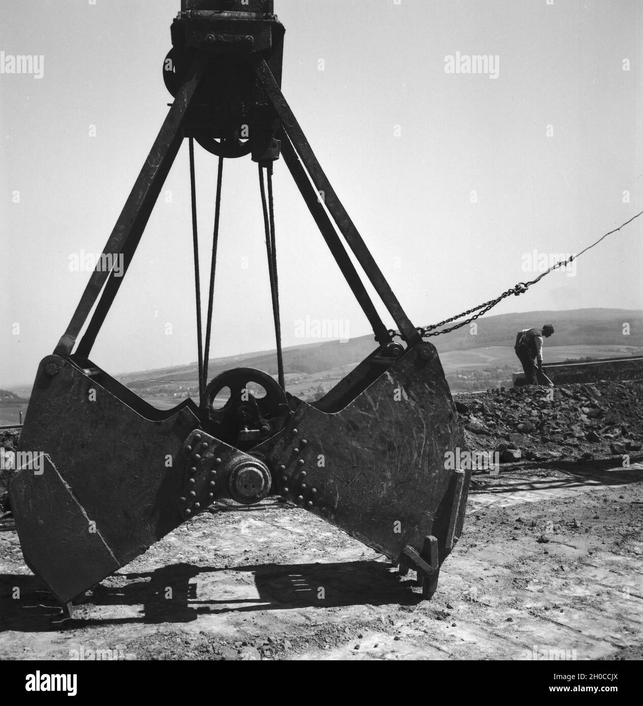 Bagger auf der Baustelle an einer Brücke, Deutschland 1930er Jahre ...