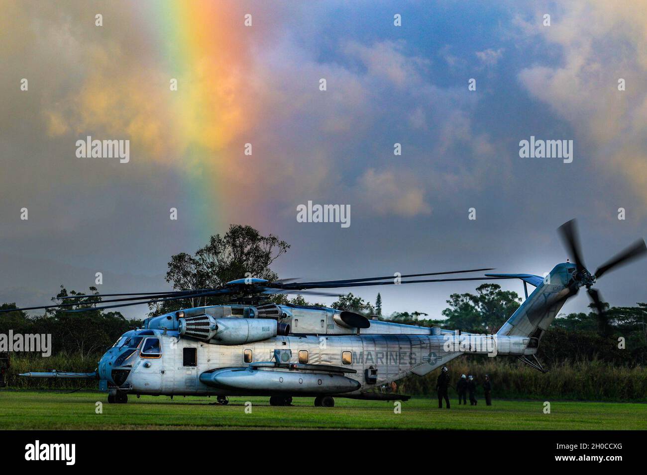 Soldiers from Copperhead Battery, 3rd Battalion, 7th Field Artillery ...