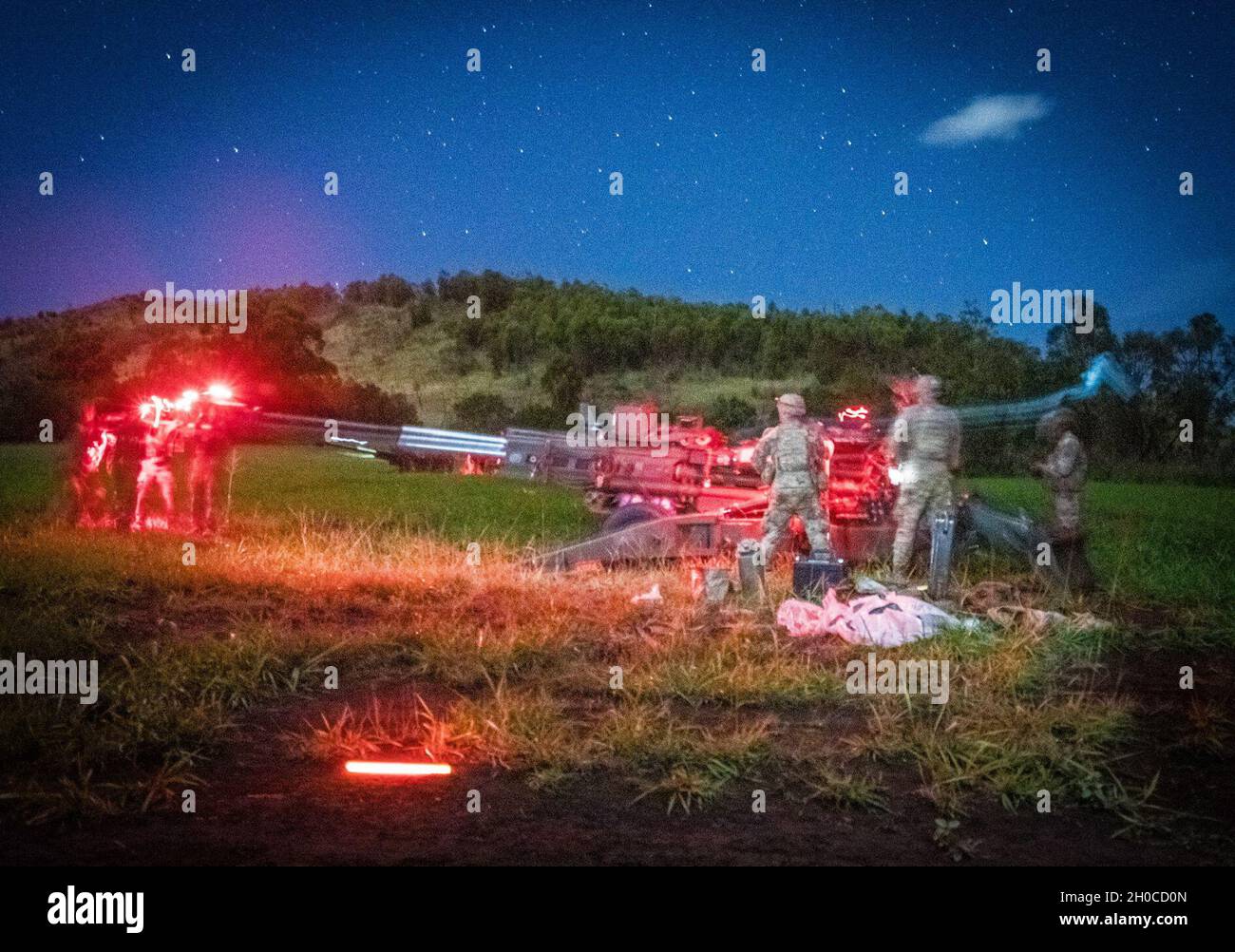 Soldiers from Copperhead Battery, 3rd Battalion, 7th Field Artillery ...