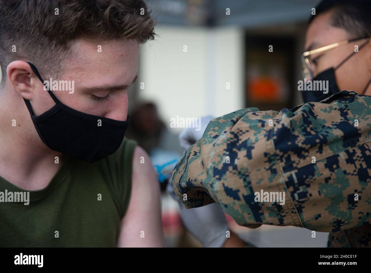 Mechanic receives hi-res stock photography and images - Alamy