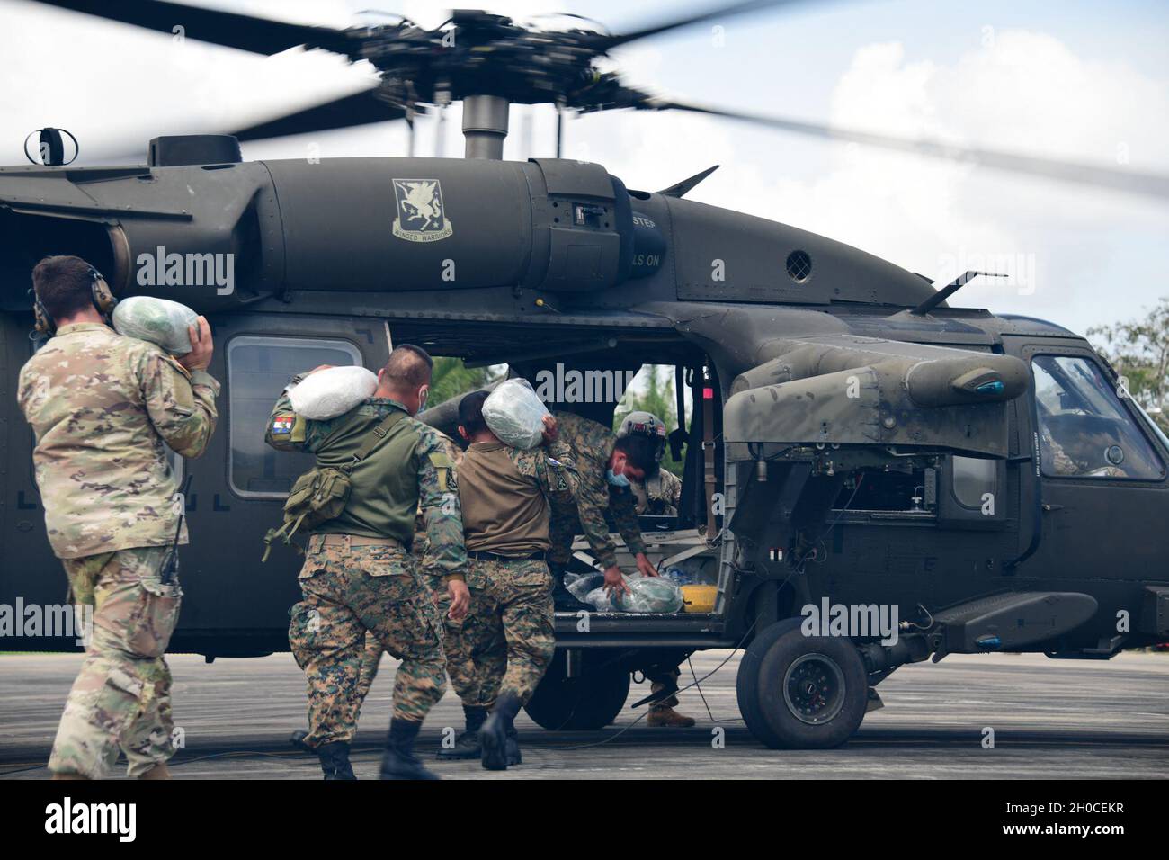 Joint Task Force-Bravo and Panamanian service members load building ...