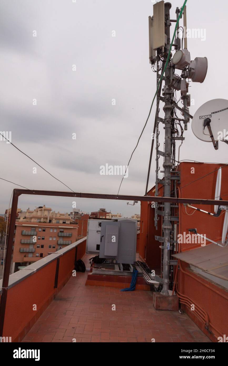 BARCELONA, SPAIN - Jan 04, 2021: antenna with different mobile phone ...