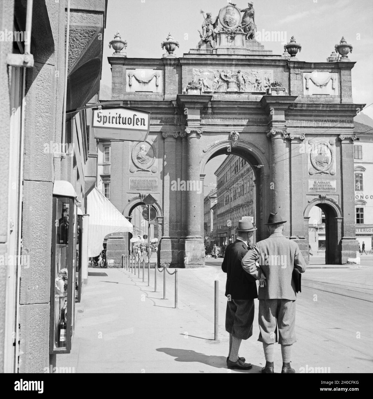 Die Triumphpforte in Innsbruck in Österreich, Deutschland 1930er Jahre ...