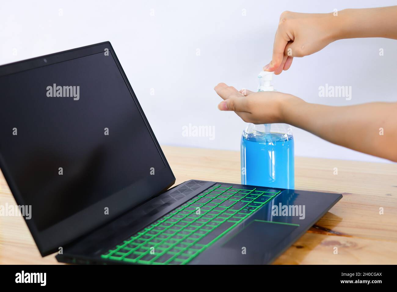 Hands sanitizer hi-res stock photography and images - Alamy