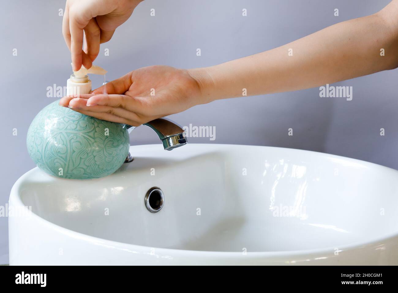 Hotel hand wash sink hi-res stock photography and images - Alamy