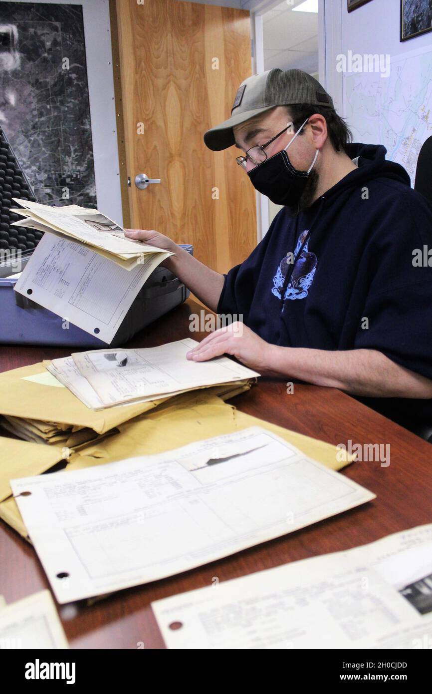 Old filing cabinet hi-res stock photography and images - Alamy