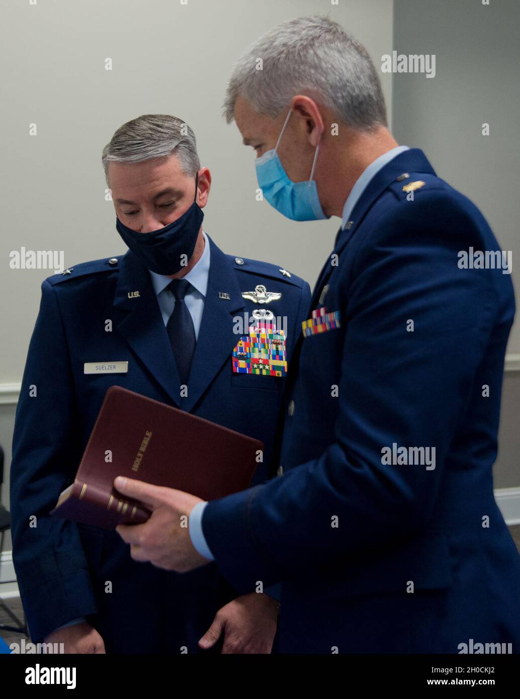 Texas Air National Guard Maj. Gen. Thomas M. Suelzer speaks with Maj ...