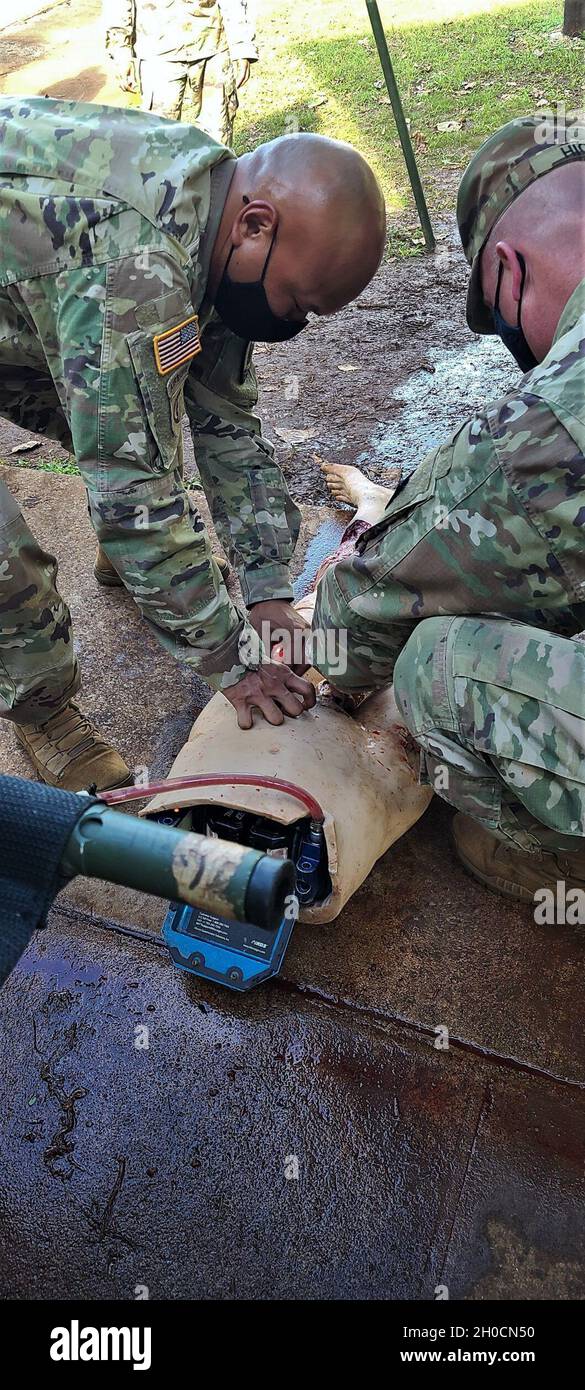 Multi-component Soldiers from 311th Signal Command (Theater) attempt to ...