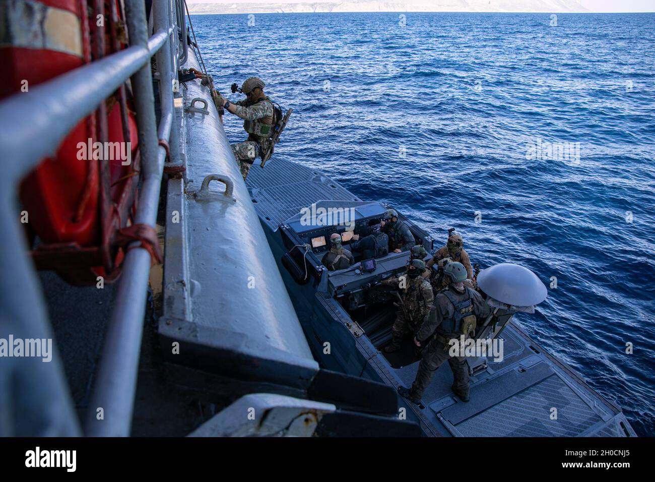 Naval special operations forces from the Greek Underwater Demolition ...