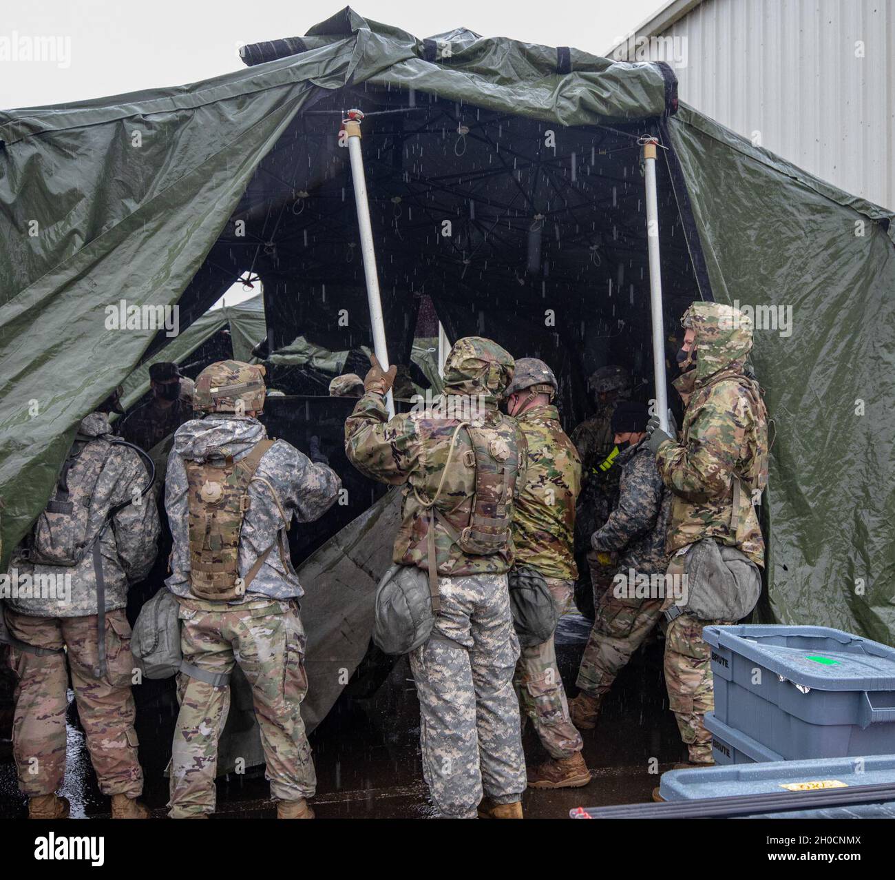 Soldiers from the Defense CBRN Response Force (DCRF) Task Force 1 set ...
