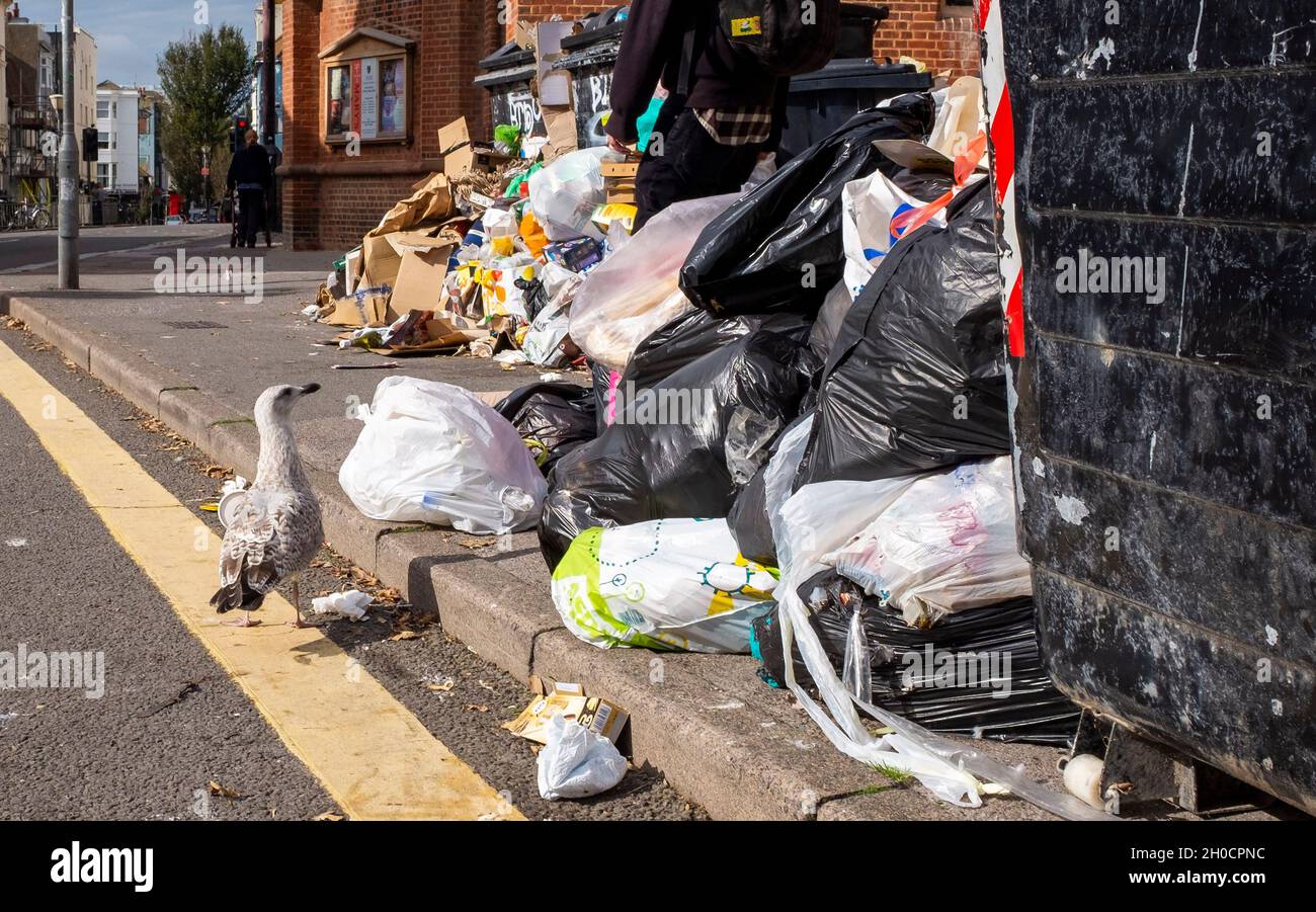 Binmen strikes hi-res stock photography and images - Alamy
