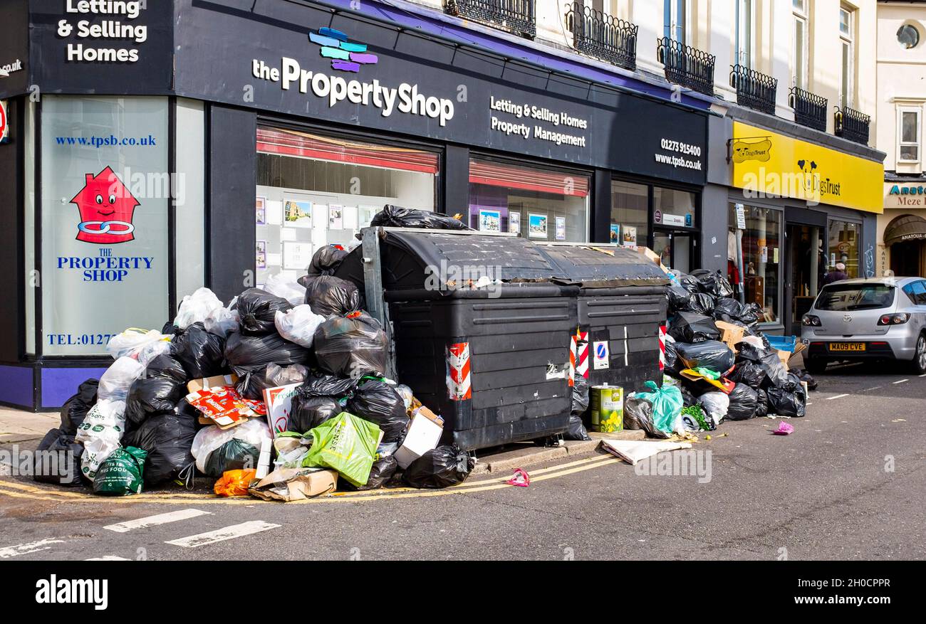 Waste in the street hi-res stock photography and images - Alamy