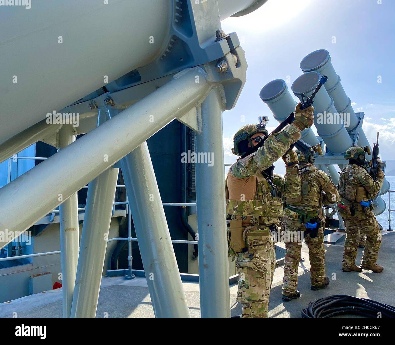 Naval special operations forces from the Greek Underwater Demolition ...
