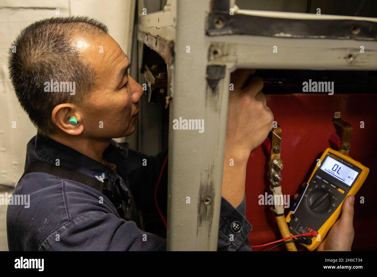 INDIAN OCEAN (Jan. 26, 2021) – U.S. Navy Electrician’s Mate 1st Class ...