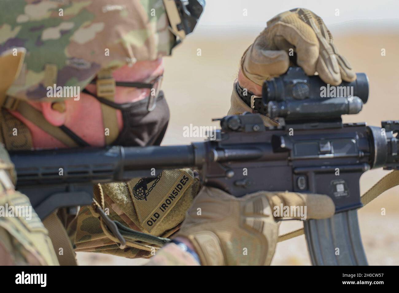 Kuwait training kuwait soldiers weapons hi-res stock photography and ...