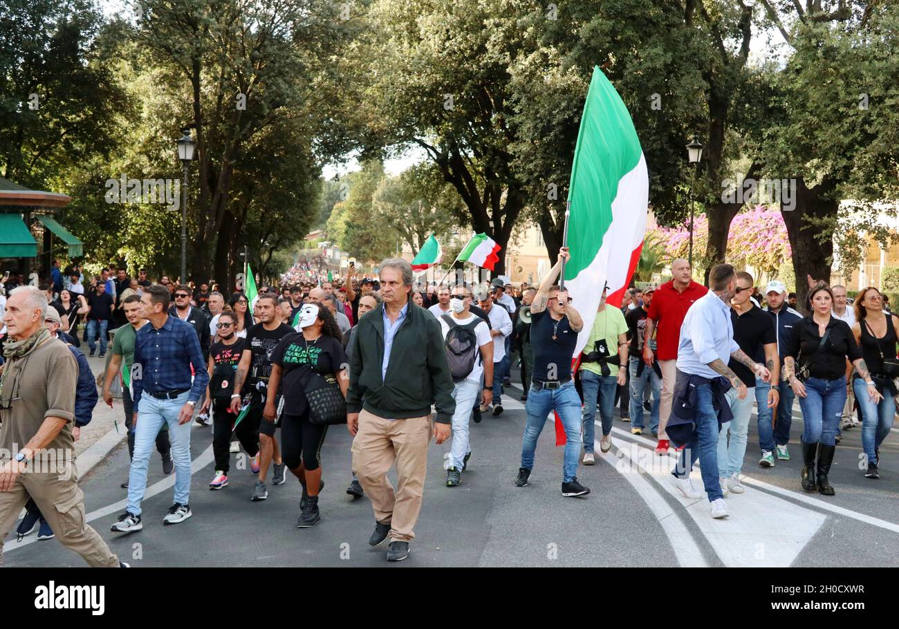 Roberto fiore giuliano castellino forza nuova green pass hi-res stock ...