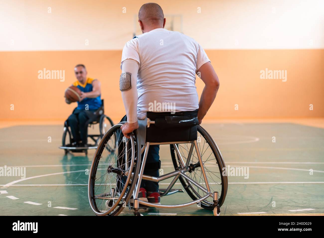 Disabled War veterans mixed race and age basketball teams in ...