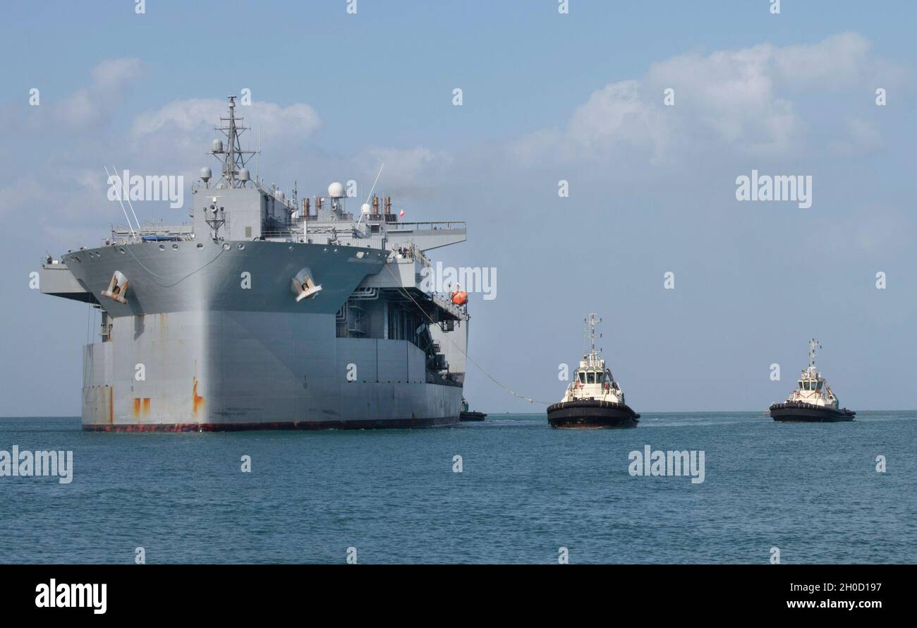PORT OF DJIBOUTI, Djibouti — Tugboats guide the USS Hershel “Woody ...