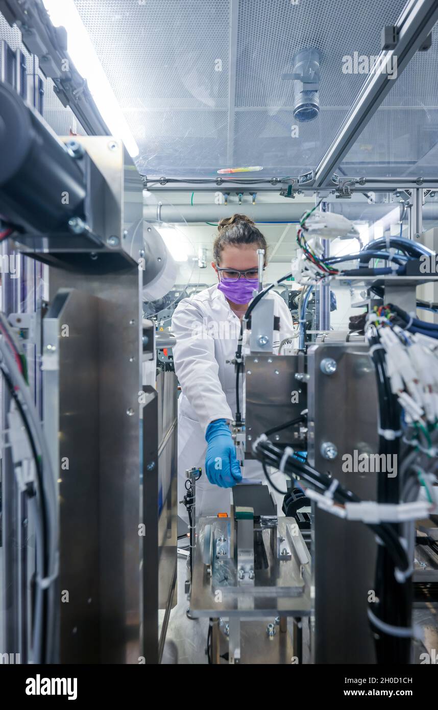 Lithium ion batteries lab hi-res stock photography and images - Alamy