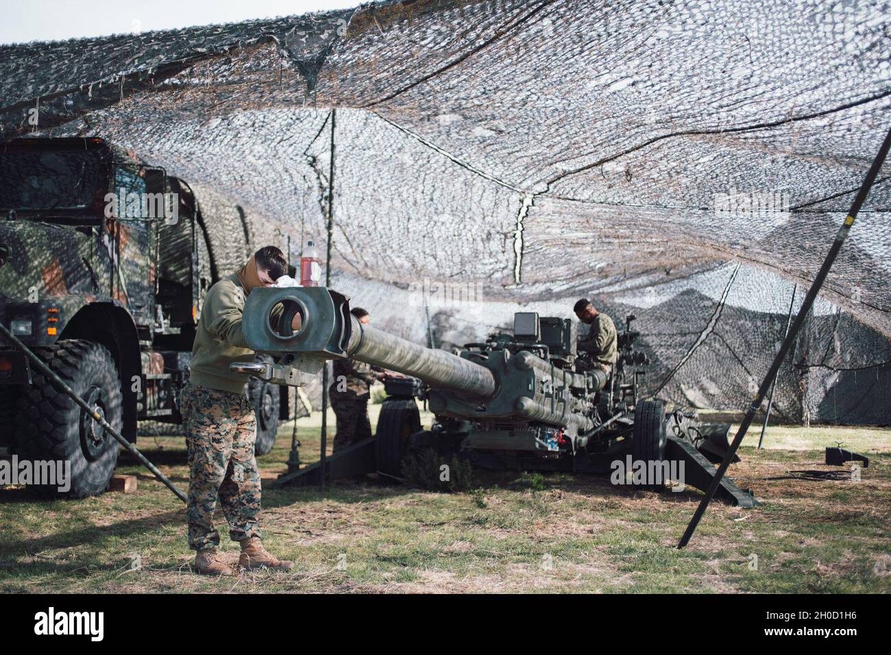 U.S. Marines with Bravo Battery, Battalion Landing Team 1/1, 11th ...