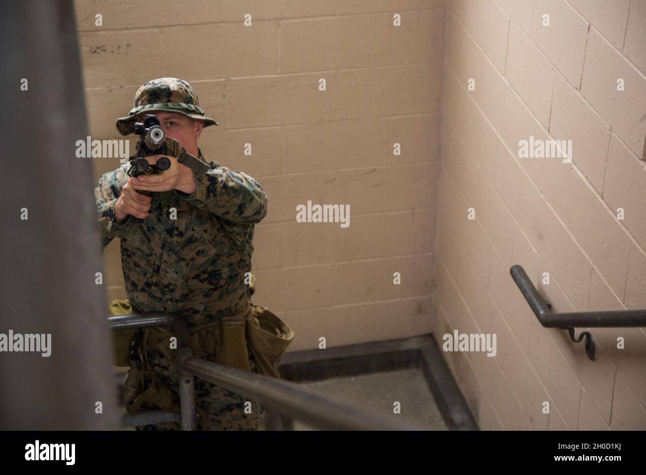 Marine Raiders with 3rd Marine Raider Battalion train Marines with 1st ...