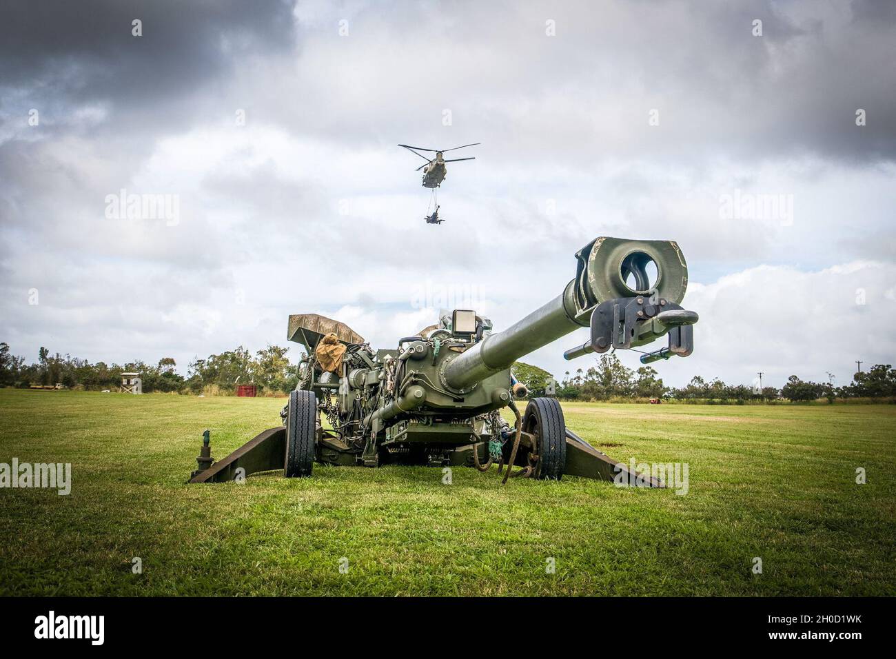 Soldiers from 1st Platoon, Copperhead Battery, 3rd Battalion, 7th Field ...