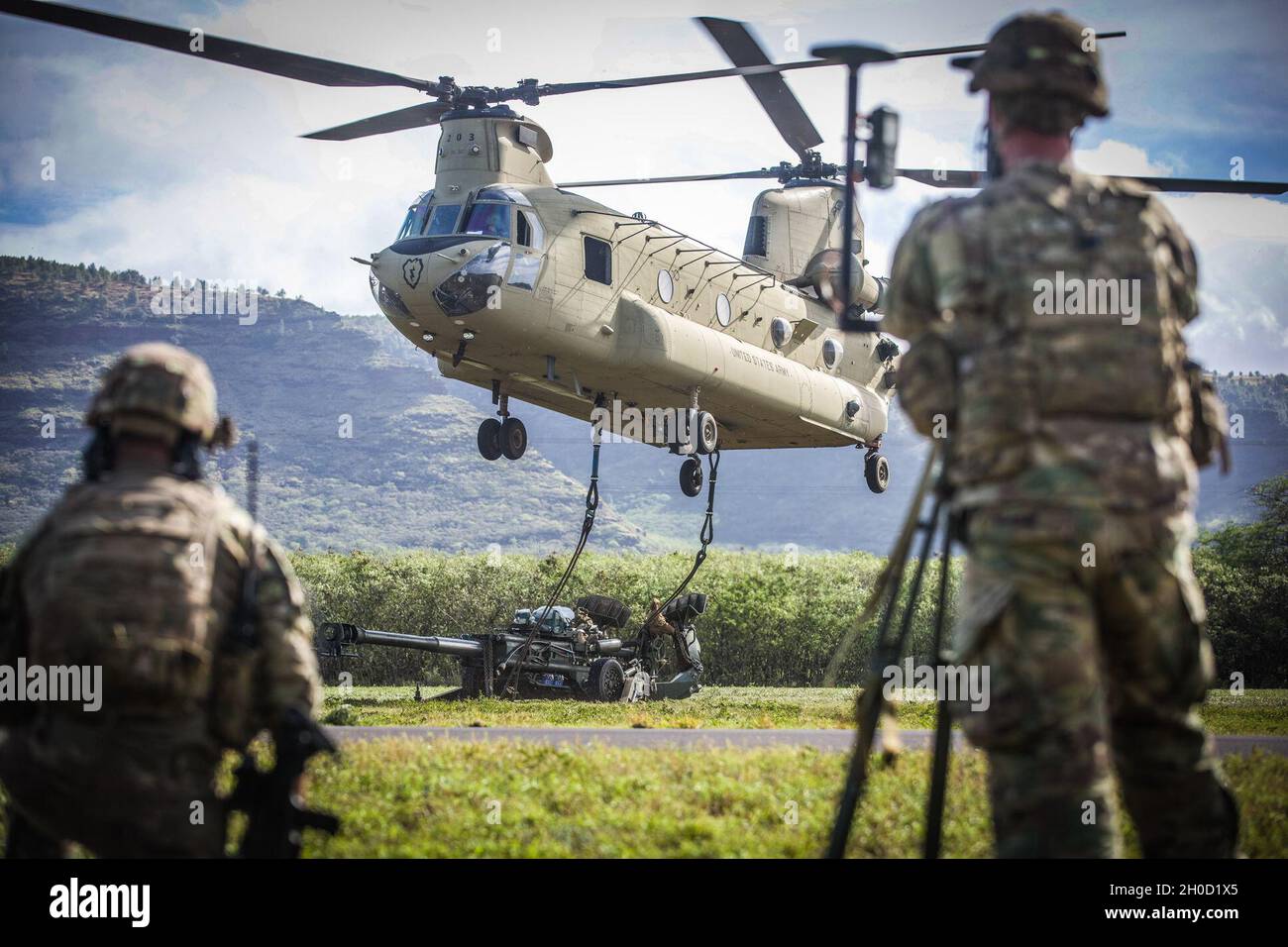 Soldiers from 1st Platoon, Copperhead Battery, 3rd Battalion, 7th Field ...
