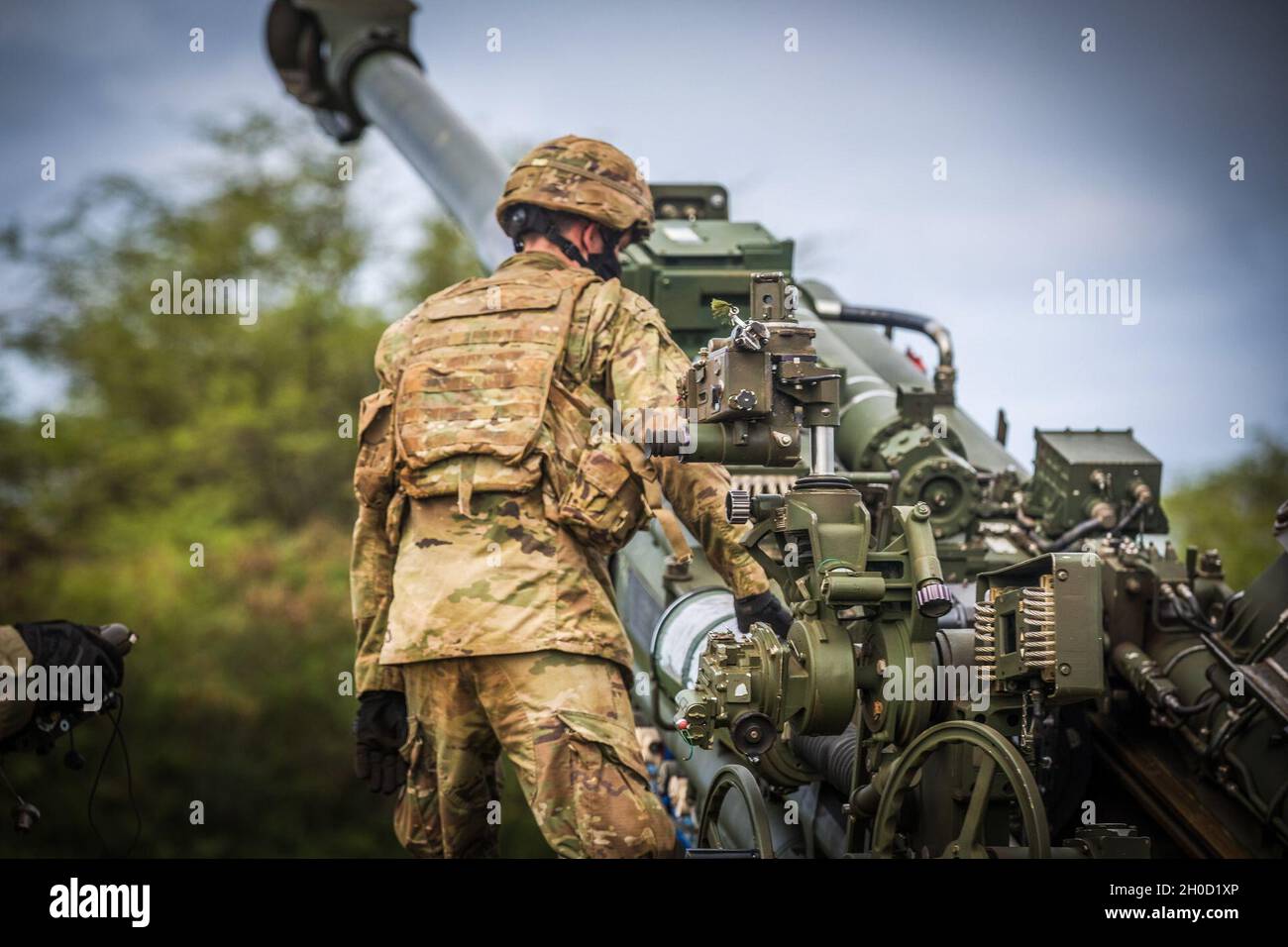 Soldiers from 1st Platoon, Copperhead Battery, 3rd Battalion, 7th Field ...