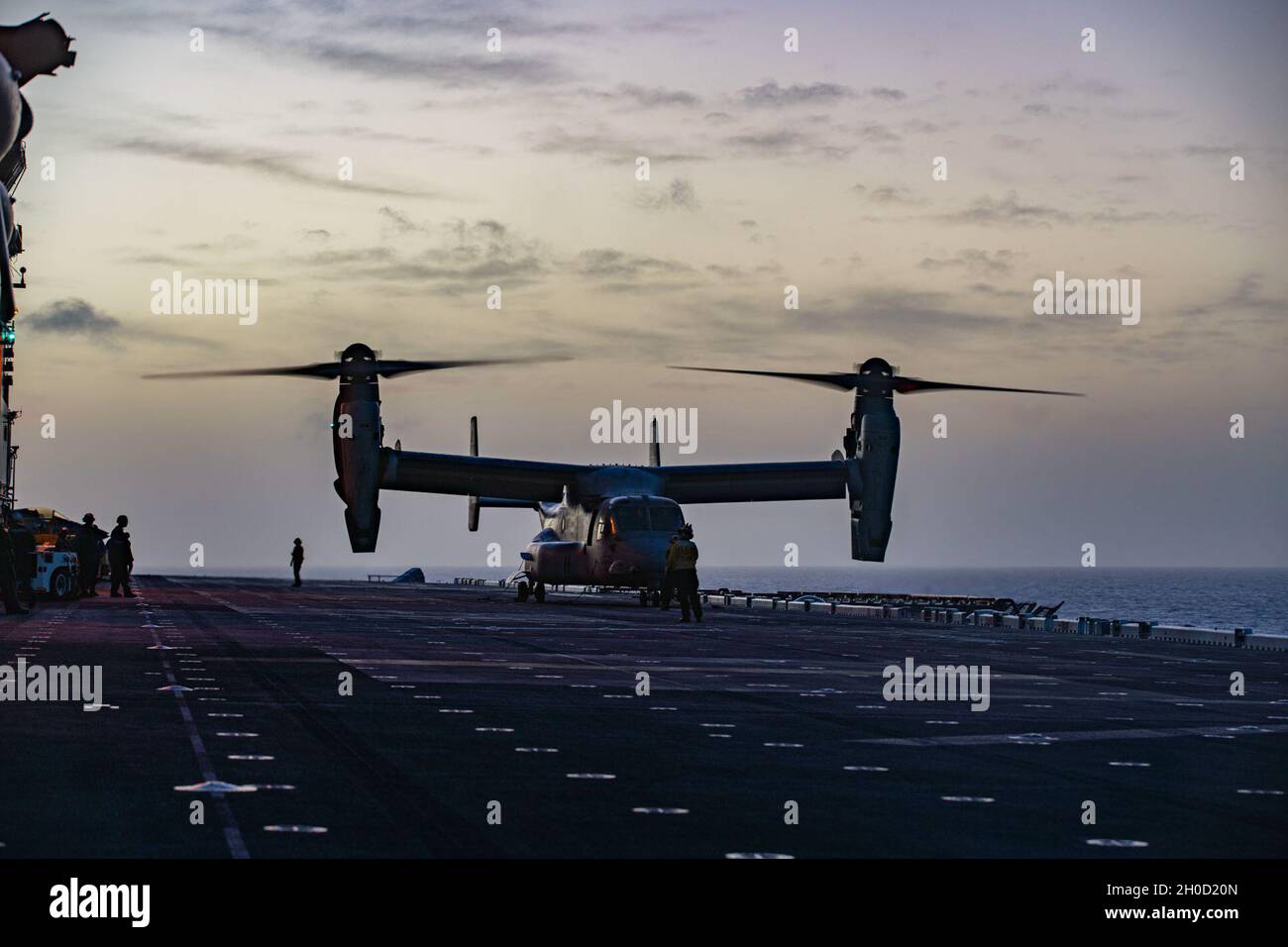 A U.S. Marine Corps MV-22 Osprey assigned to Marine Medium Tiltrotor ...