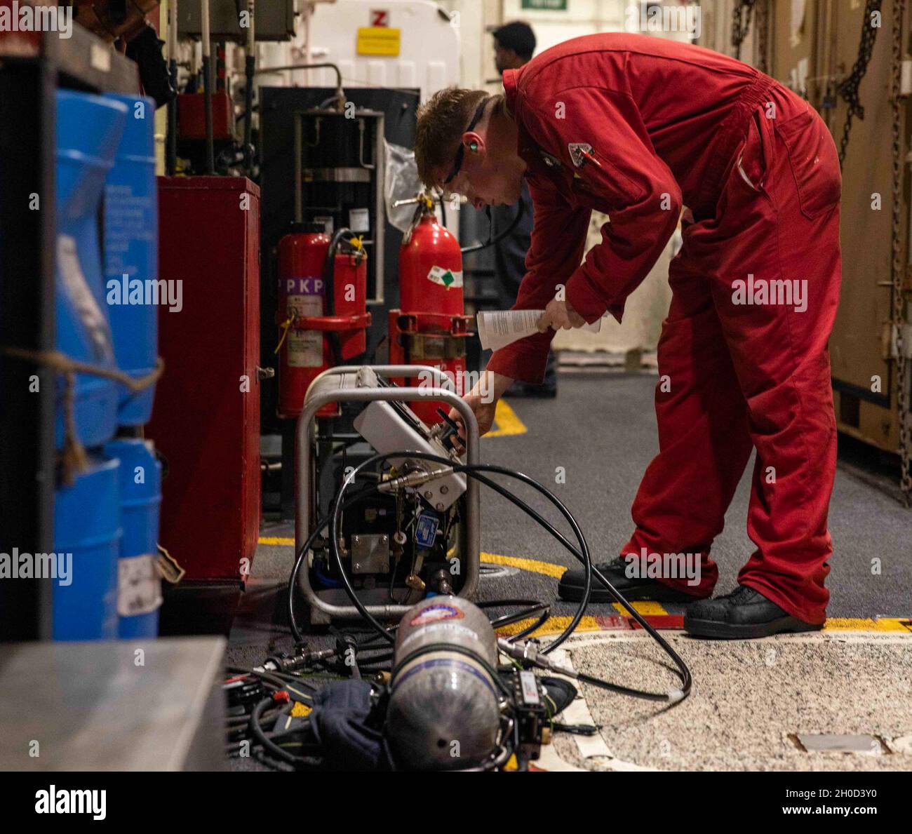INDIAN OCEAN (Jan. 28, 2021) – U.S. Navy Damage Controlman 2nd Class ...