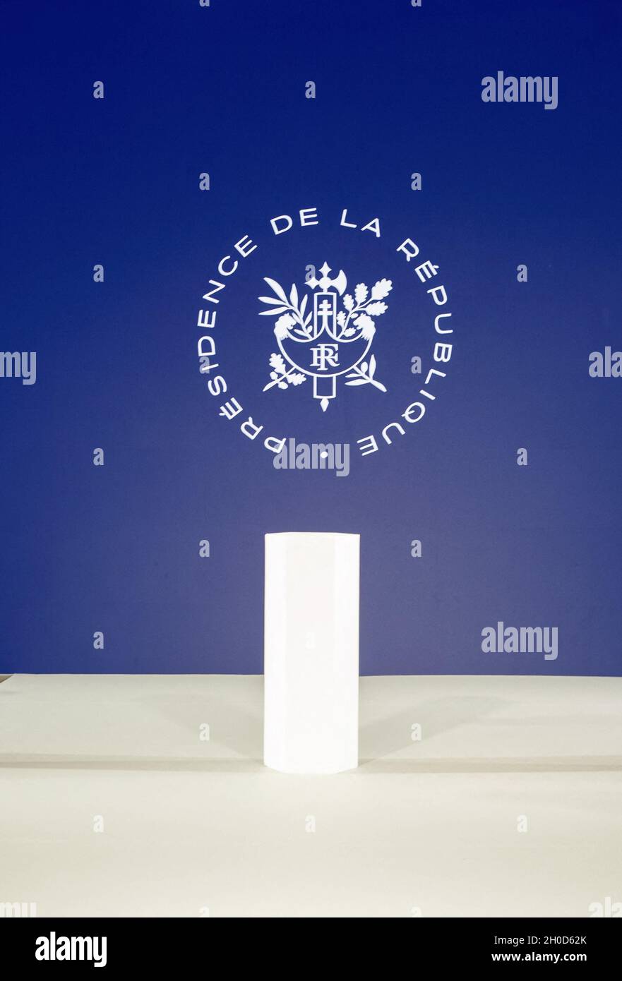 Paris 2030 hi-res stock photography and images - Alamy